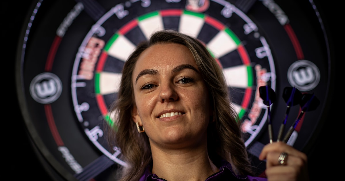 Sharona (32) geniet van darten tegen mannen: ‘Ik kan me aan hun niveau ...