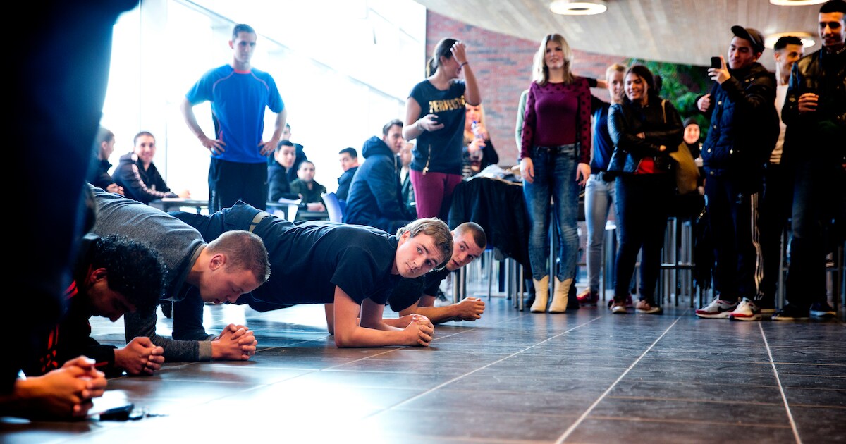 Push-ups voor straf moet kunnen, vindt een meerderheid: ‘Ze volgen ...