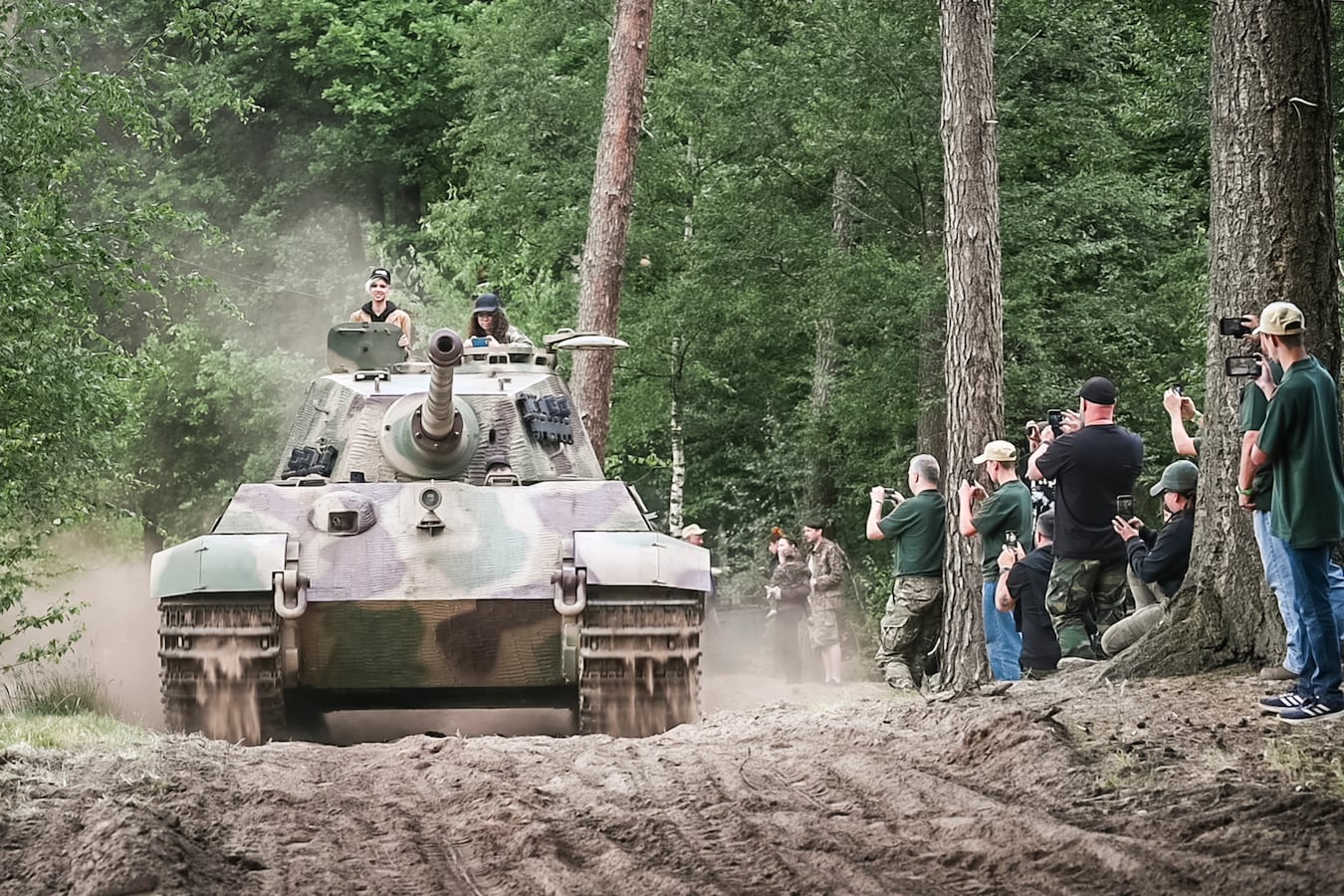 Hier is de oorlog altijd dichtbij, en dat trekt massa’s mensen: ‘We ...