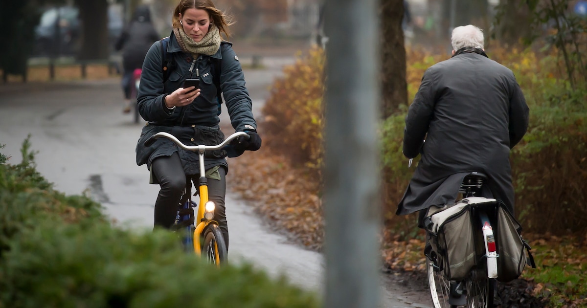 Fiets jij nog met je telefoon in je hand? Edese boa's mogen beboeten ...
