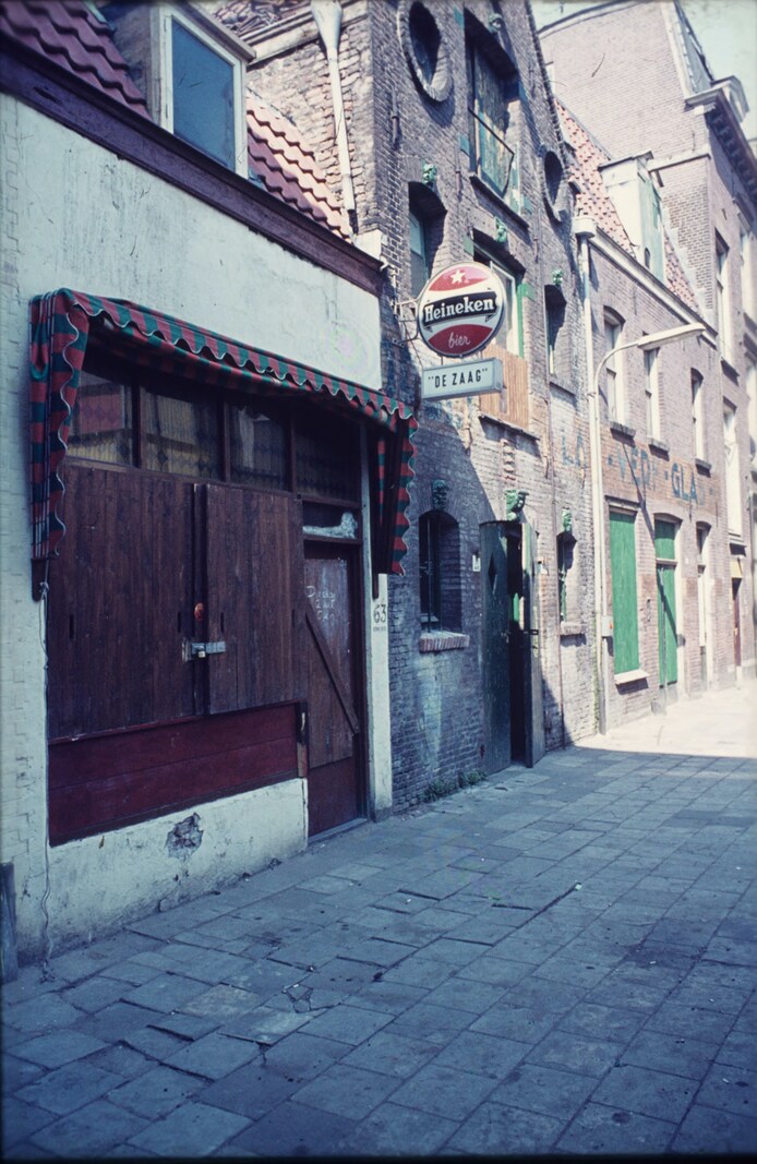De Zaag, café in twee delen dat schuil ging achter misschien wel de ...