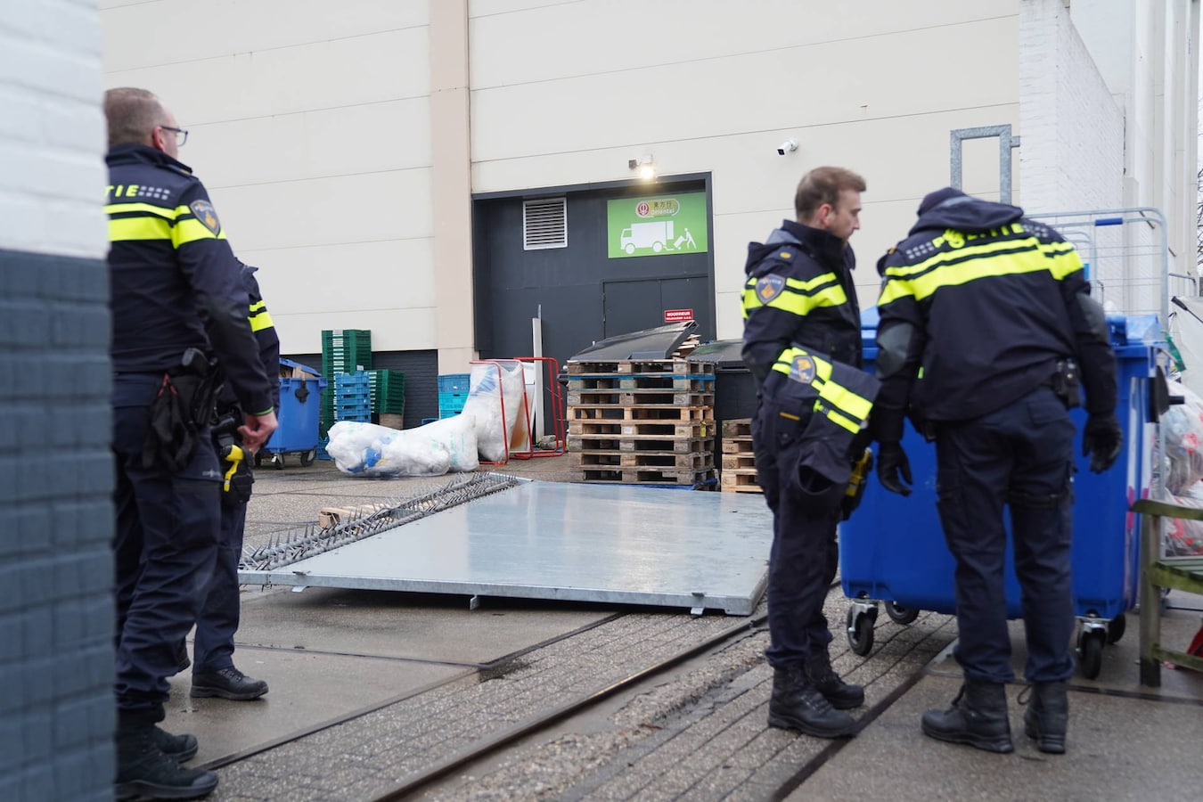 Medewerkers Albert Heijn zagen drama met vrachtwagenchauffeur gebeuren ...