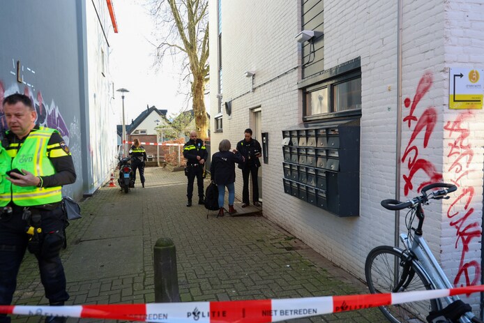 Politie nog volop bezig met onderzoek dode vrouw in Klarendal: 47-jarige bewoner aangehouden ...