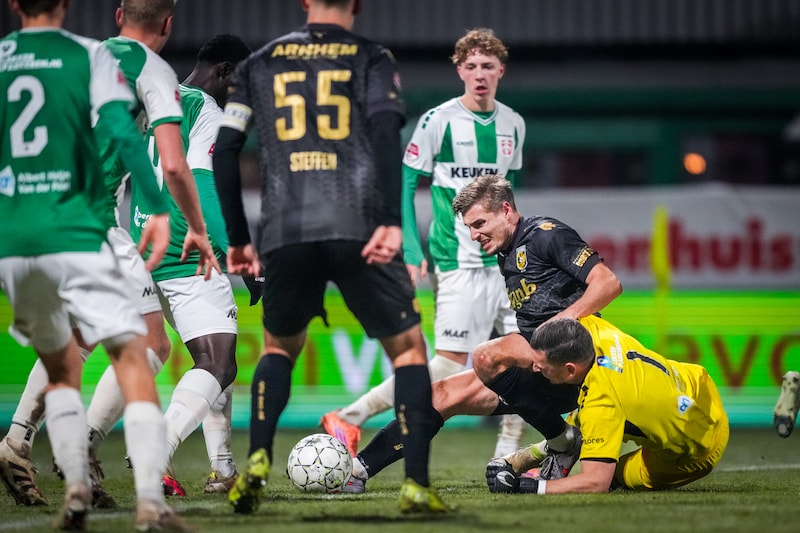 Dankzij ‘bankzitter’ Zonneveld pakt Vitesse een punt bij FC Dordrecht ...
