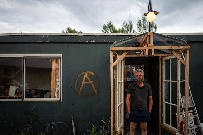 Gijs viel op school al in slaap. Nu onttrekt hij zich aan de ‘moderne ...