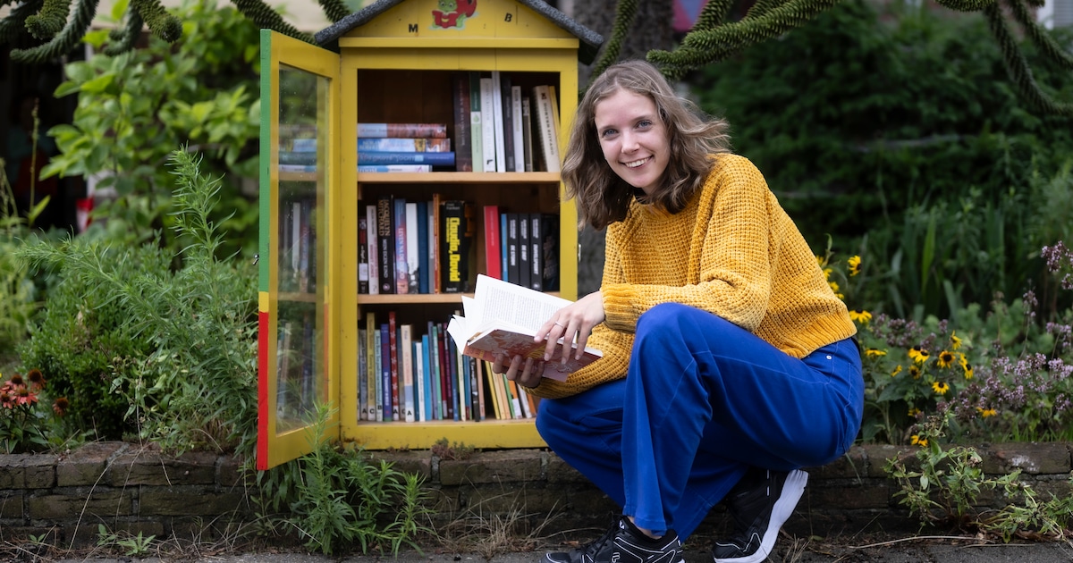 Sharon fietste vijf weken lang door weer en wind om te zien wat er in de mini-biebs gebeurt: ‘Er ...