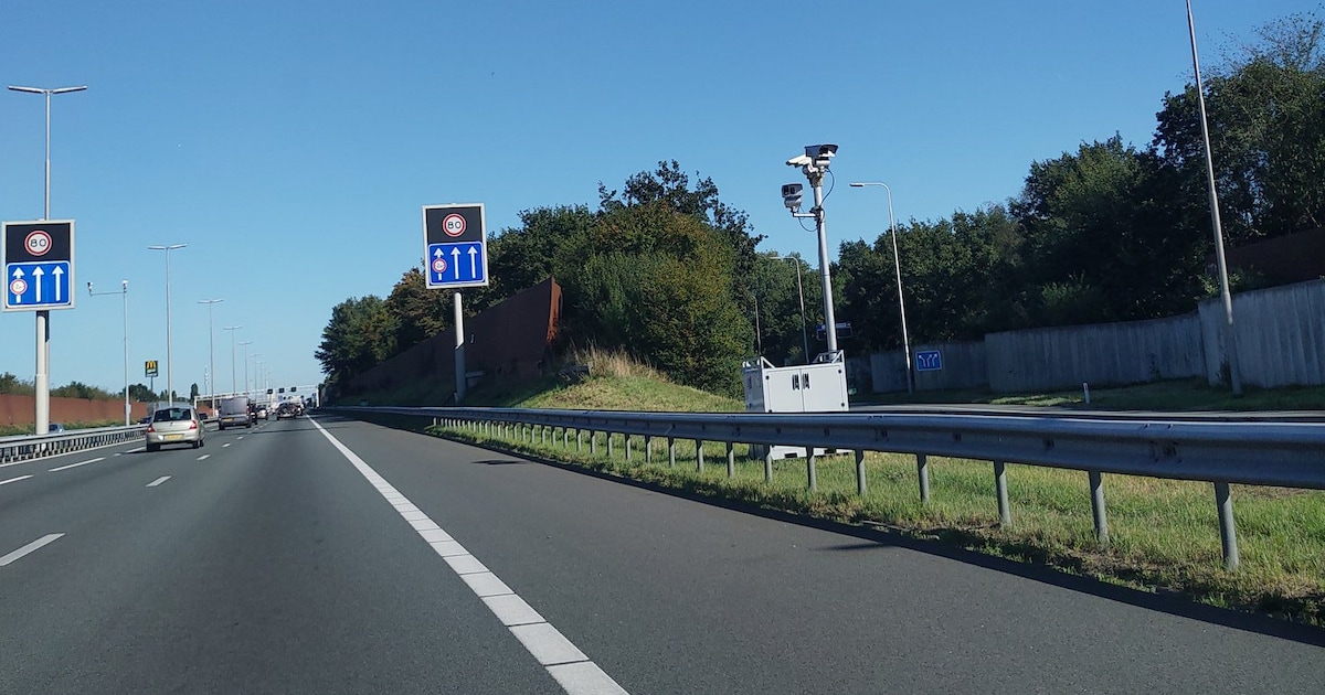 Nieuwe ‘flitspalen’ langs de snelweg zorgen voor verwarring | Auto | De ...