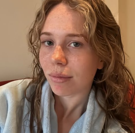 Influencer Rhodé wil 'in holletje kruipen' nadat buurman haar per ...