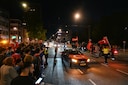 Toeteren, vlaggen, fakkels, vuurwerk: Turkse fans helemaal uit hun dak ...