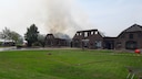 Zeer grote, uitslaande brand bij slagerij Diepeveen in Herveld: 'We ...