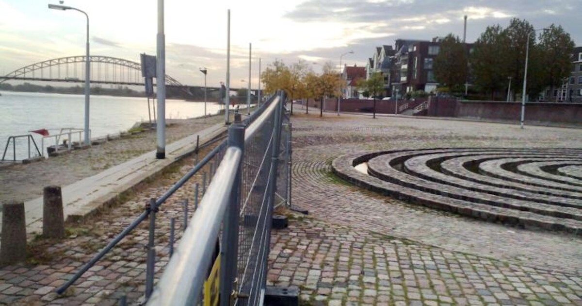 'Labyrinth' gaat zeker tijdelijk weg van kade | Nijmegen | De ...