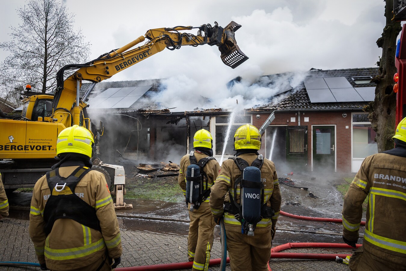 KIJK | Drama in Terborg: seniorenwoningen gaan in vlammen op | Foto ...