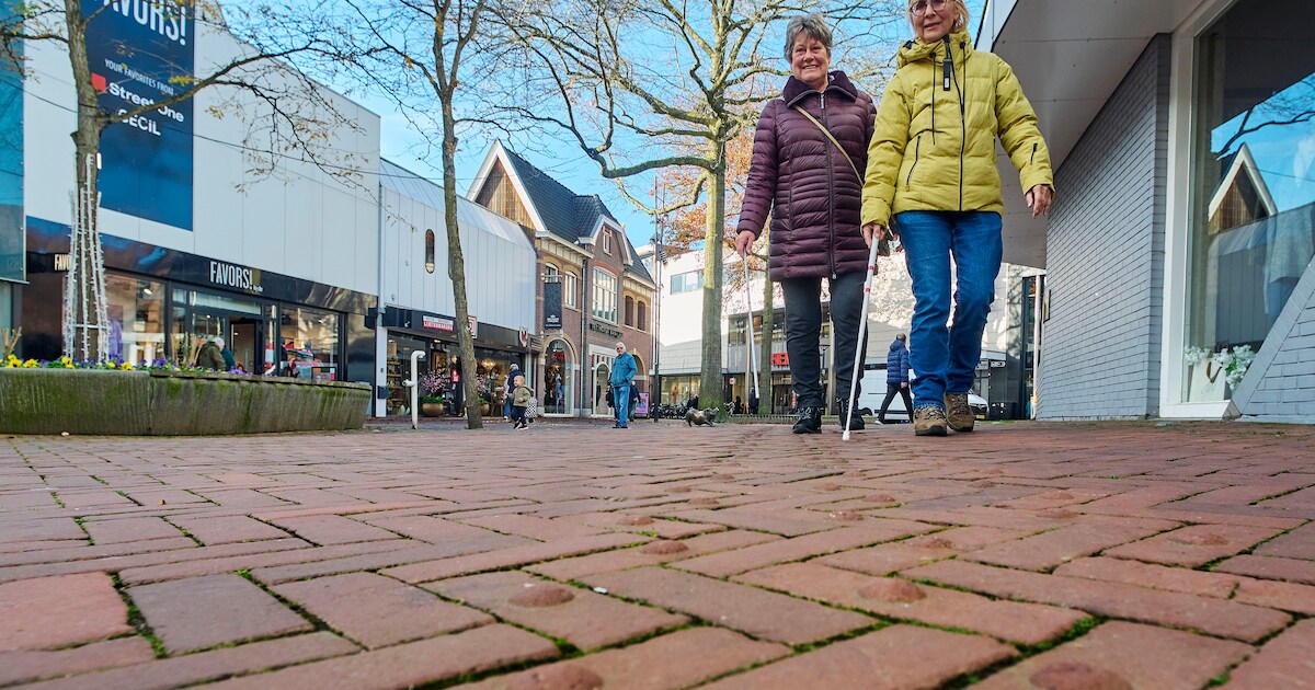 Oss krijgt nieuwe tegels voor blinden en slechtzienden | Regio | De ...