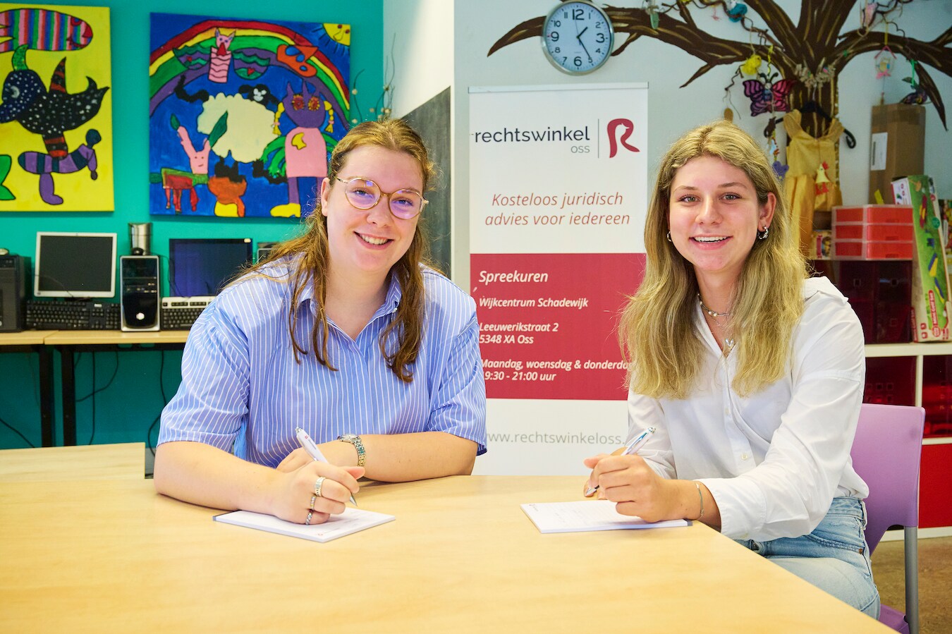 Jade, Linde, Tim en Janne leren als studenten veel in rechtswinkels ...