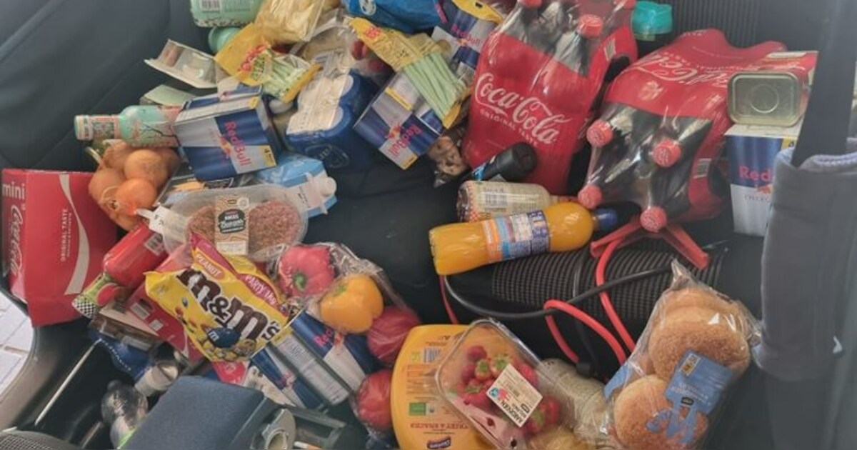 Brutale dief rijdt met volle winkelkar uit supermarkt, politie vindt ...
