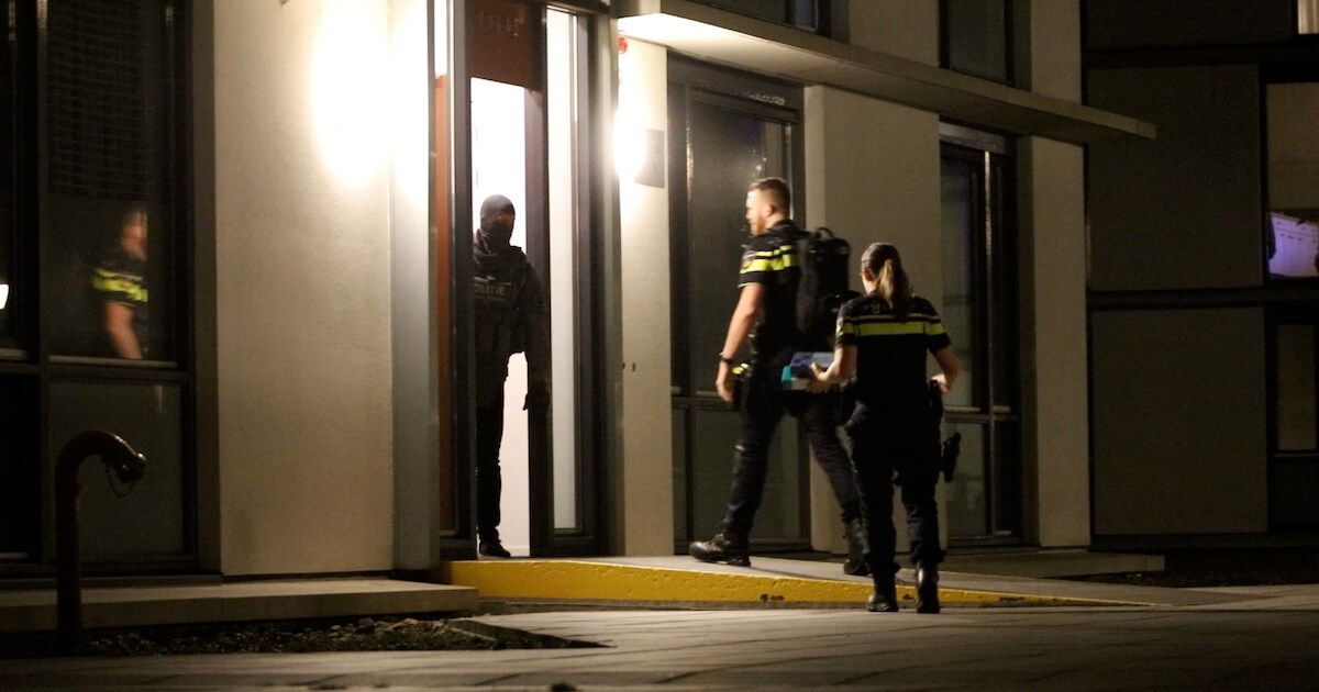 Arrestatieteam valt huis in Arnhem binnen: man (39) aangehouden | Arnhem e.o. | gelderlander.nl