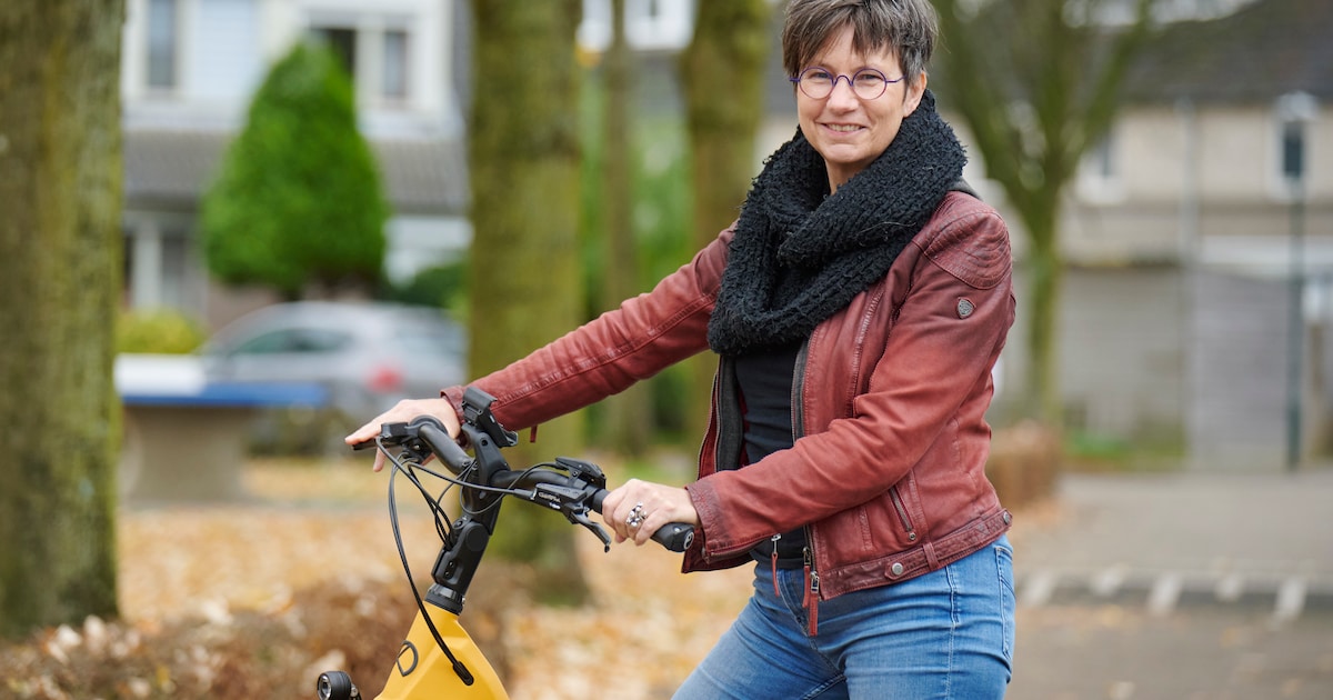 Ze staat te koken, en dan gebeurt het: Silvia (57) tilt schaaltje op en ...