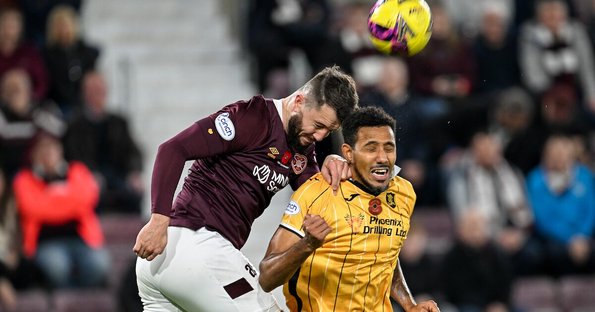 Schotse voetballers mogen voor en na wedstrijd niet meer koppen op de ...