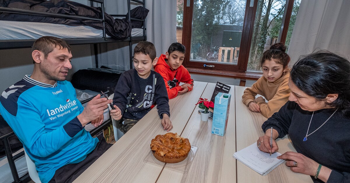 Een eigen keuken, maar het blijft sober voor Maria en Dorel in de ...