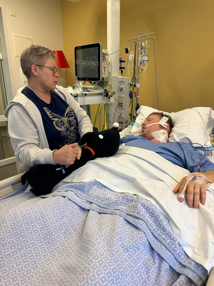 Het begint met wat bloed ophoesten, maar dan gaat het snel: vapen wordt ...