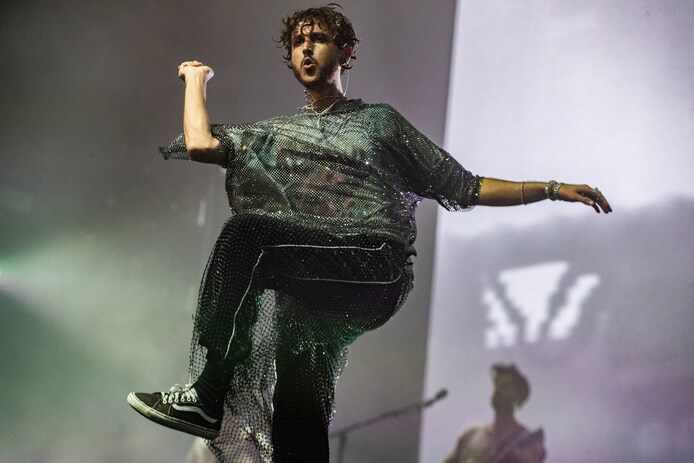 Zanger Oscar and the Wolf na optreden slachtoffer van homohaat | Show ...