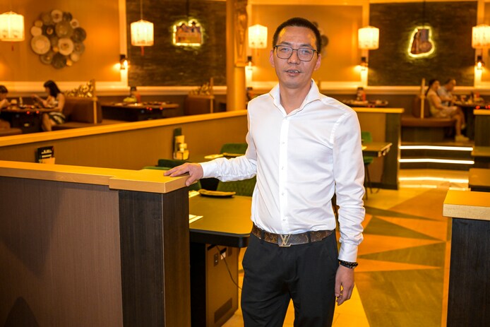 Grootste restaurant van Oss dreigt zonder stroom te zitten: Luzhe Gu (42) slaapt niet meer ...