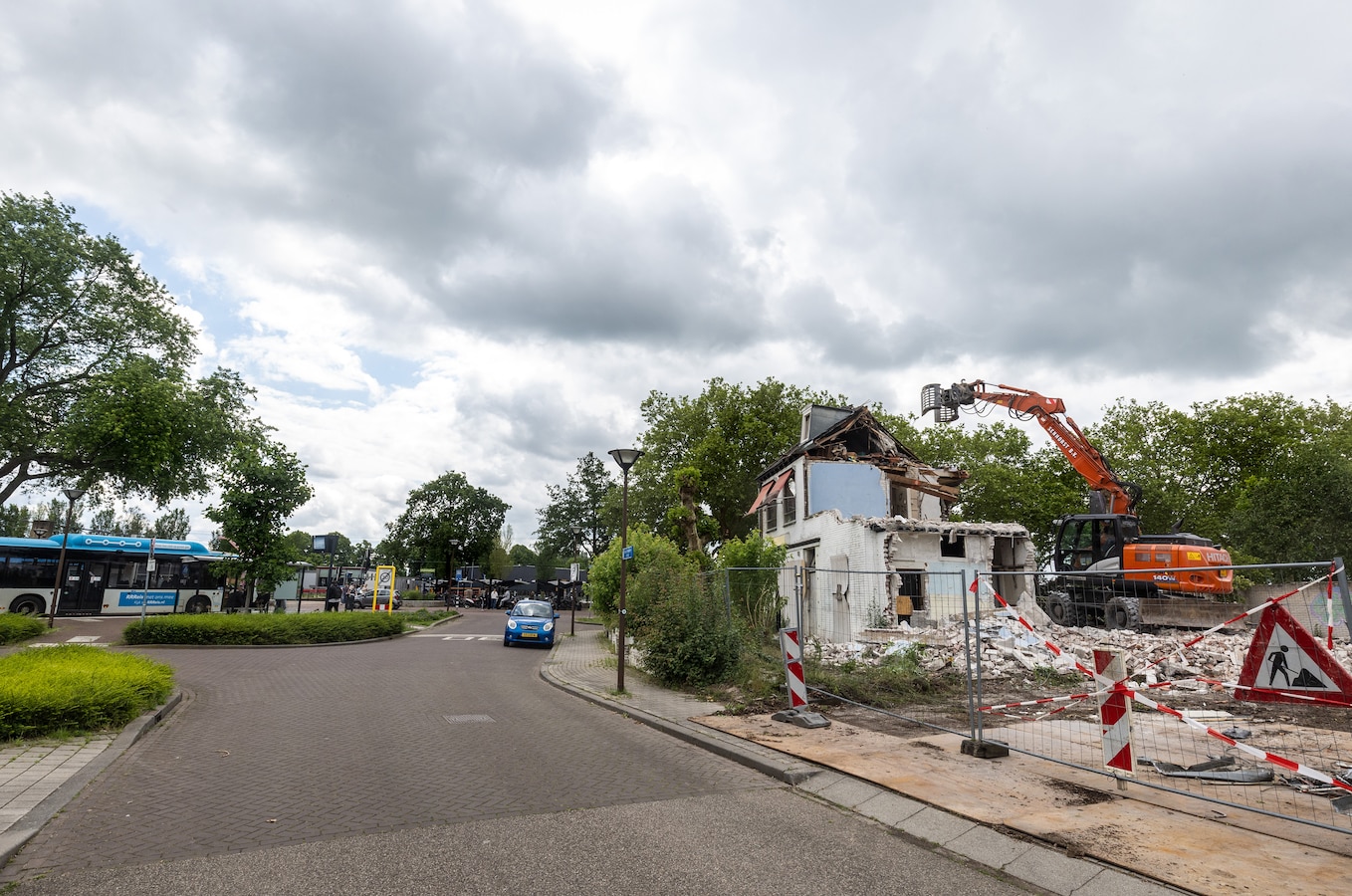 Het ‘lelijkste pand van de Liemers’ is gesloopt: ‘Ik kan niet zeggen ...