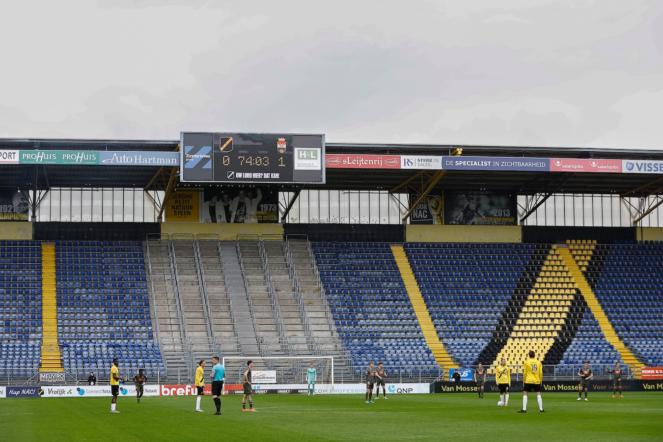 NAC in surrealistische ambiance nog naast Willem II: de biergooier zal ...