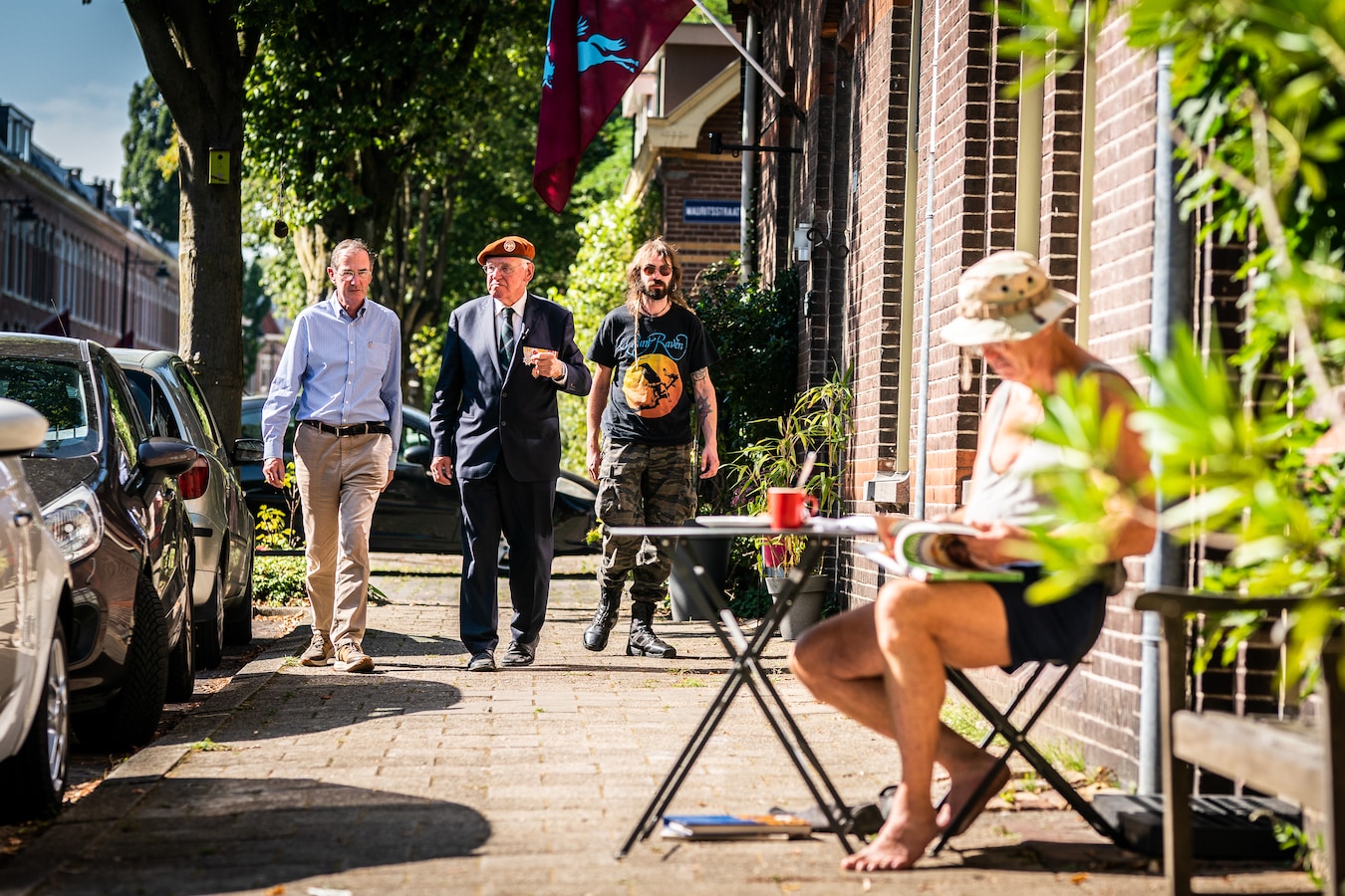Vader en zoon Urquhart volgen het spoor van de parachutistengeneraal in ...