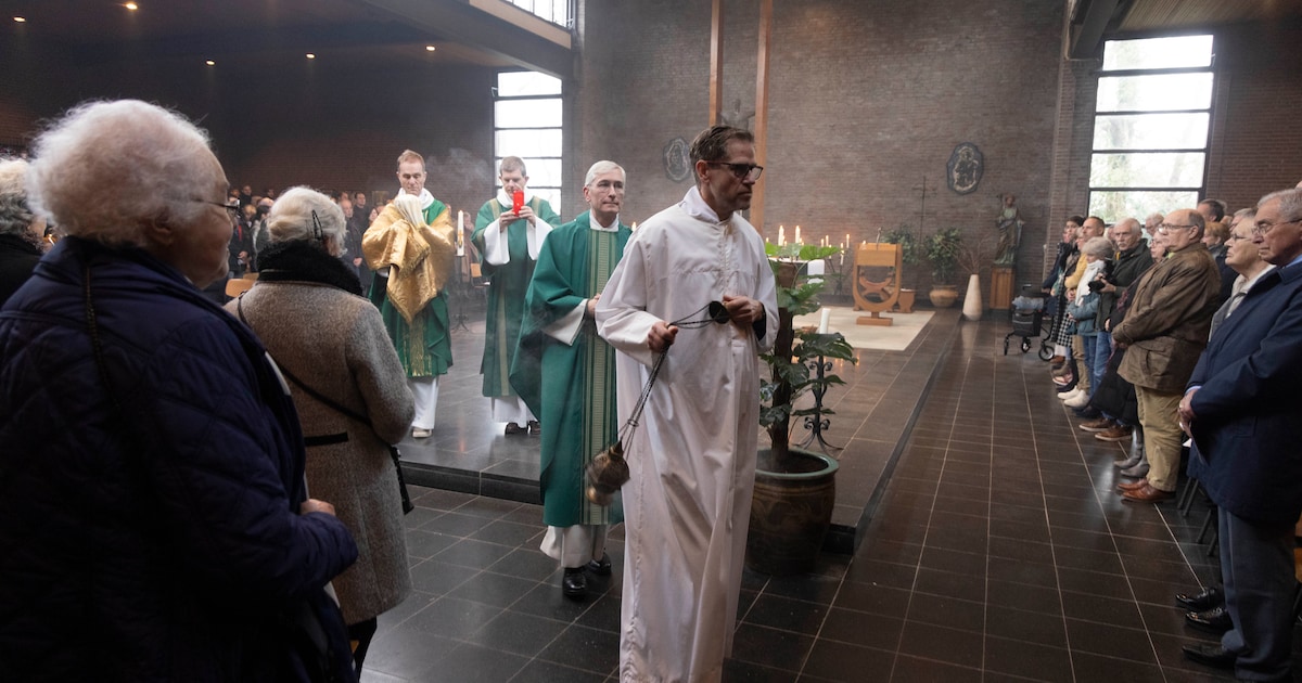 Laatste Onze Vader is gebeden in de kerk van Berg en Dal, parochianen ...