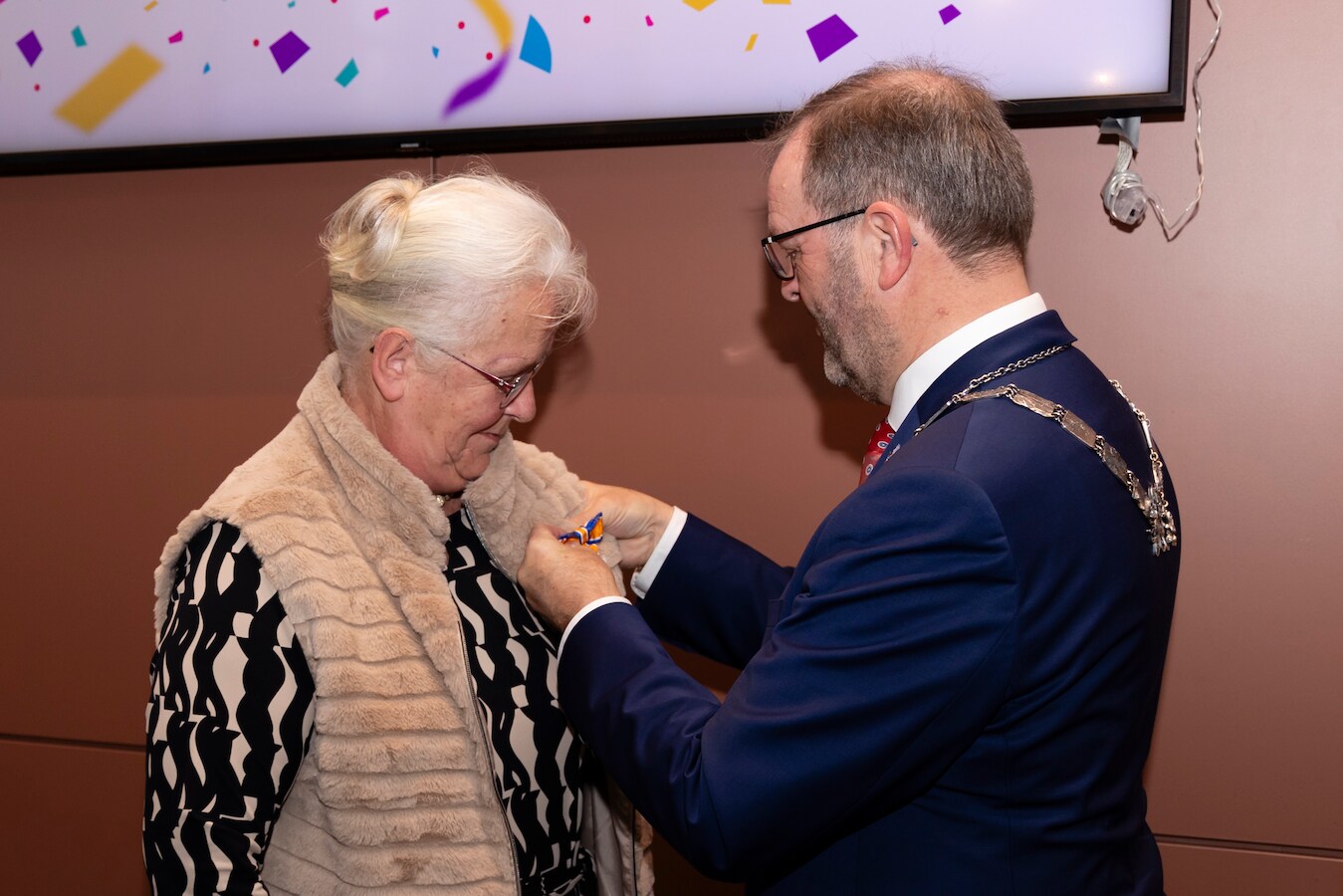 Sonnewijser Tiel neemt extra schoolgebouw in gebruik en damtitels voor ...