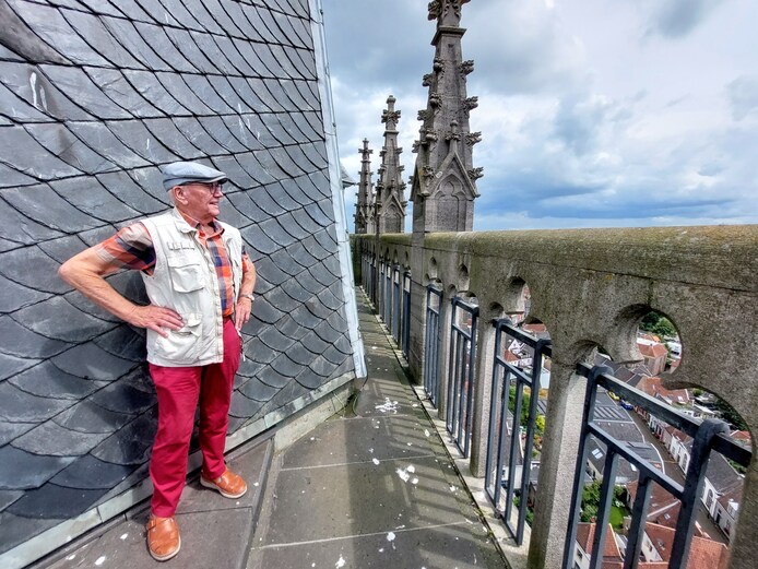 Oudste torengids (89) van Nederland beklimt met gemak 220 treden van ...