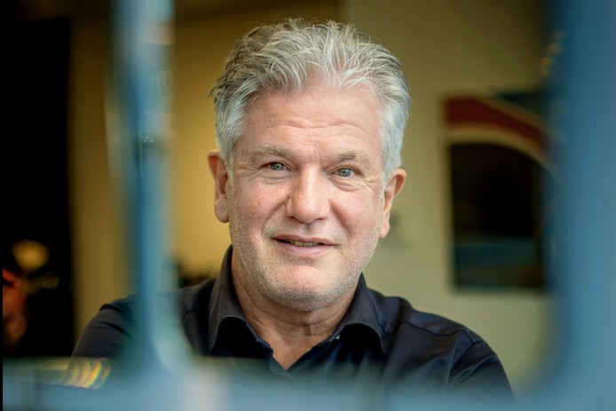 John praat liever niet over dood en ziekte als hij knipt: ‘Kapper is ...