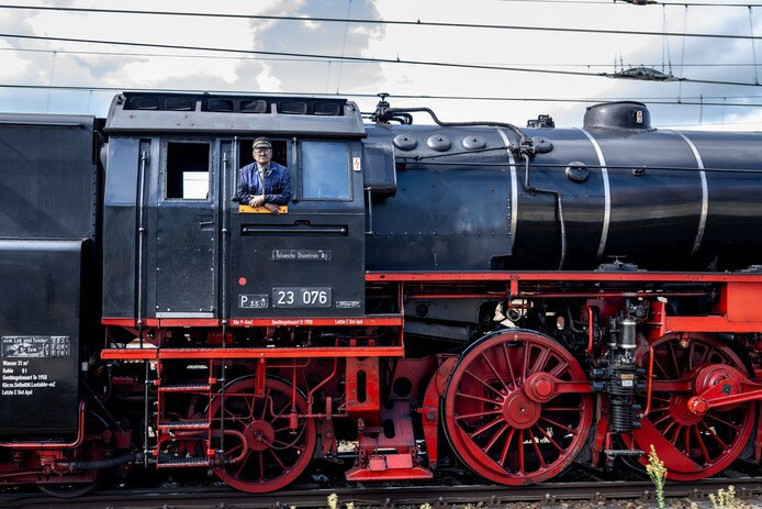 Genieten van stampende stoomtrein: ‘Het is net alsof je in een film zit ...