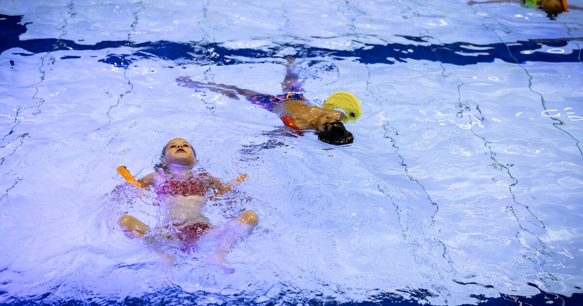 Veel animo voor zwemlessen en aquasport in instructiebad van Living-Inn in Nijmegen-Noord ...