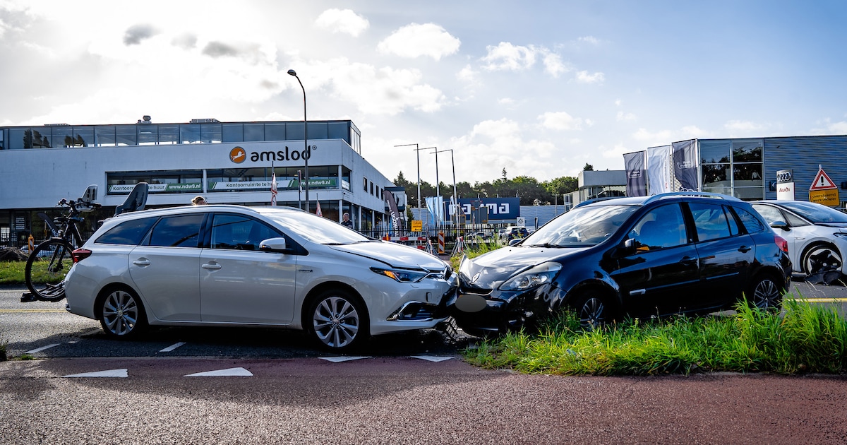 Drie auto’s betrokken bij ongeval; in alle voertuigen airbags ...