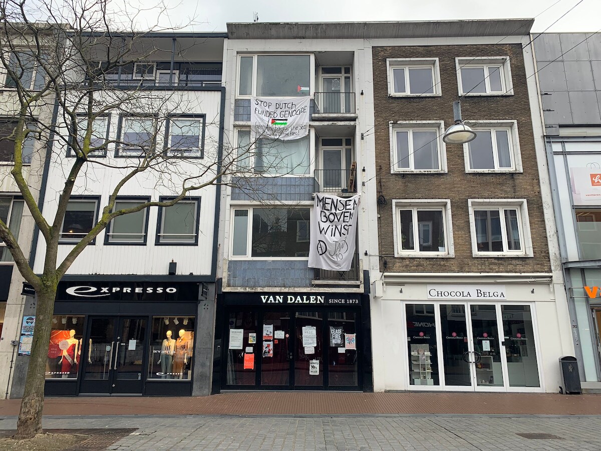 Krakers na vier maanden gedwongen weg uit drukke winkelstraat, pand ...