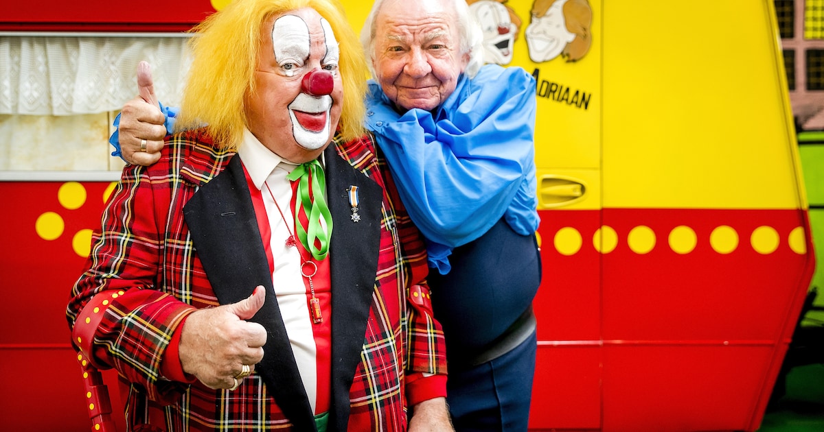 Bas en Aad van Toor (Bassie & Adriaan) krijgen munt om 50-jarige ...