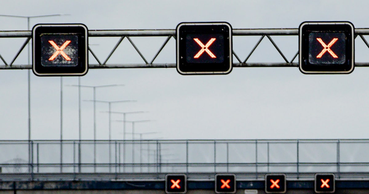 LIVE Verkeer | Schade aan het asfalt: rijstrook dicht op A73 | Nieuws ...
