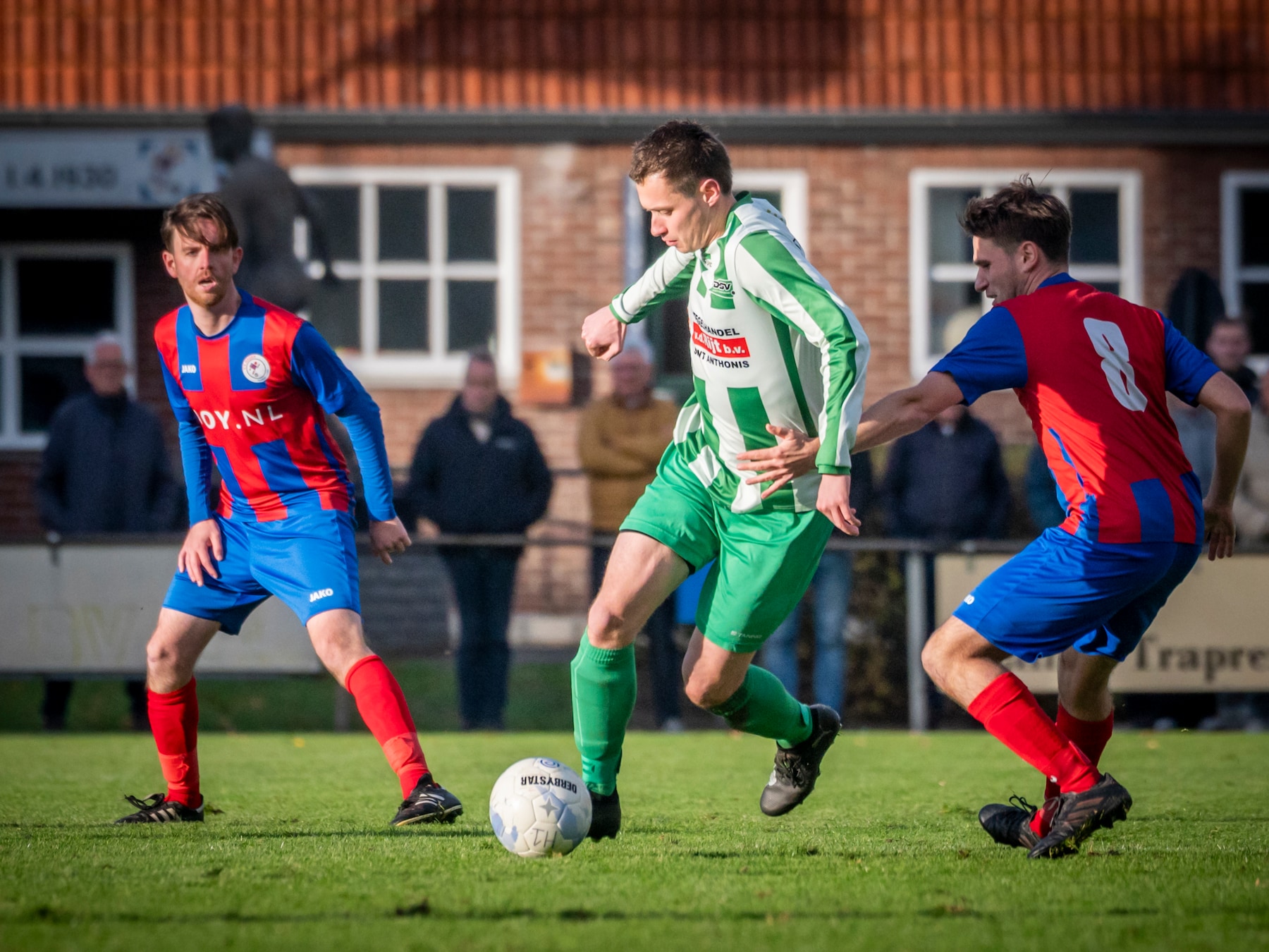 Rechter ontneemt Pegida-man Edwin Wagensveld het woord: 'U heeft geen ...