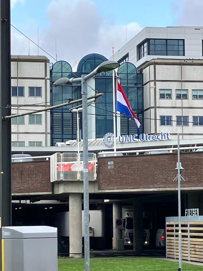 UMC Utrecht hangt vlaggen halfstok na gebeurtenissen Rotterdam: ‘Zorg ...