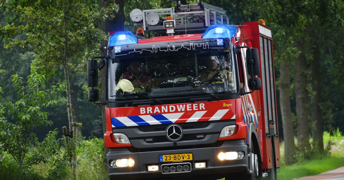 Brandweer ingezet voor brand op pleziervaartuig aan de Sluisweg in ...