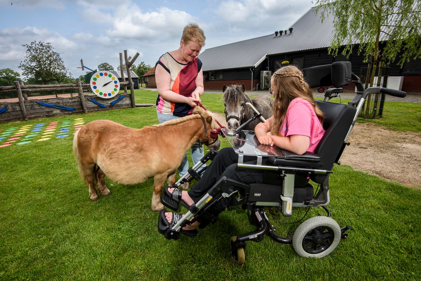 En toen deed haar arm het niet meer: hoe Joyce (14) verlamd raakte (en ...