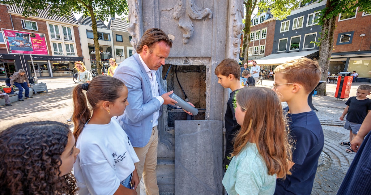 Met herplaatsen tijdscapsule in Waterpomp is herinrichting Markt in ...