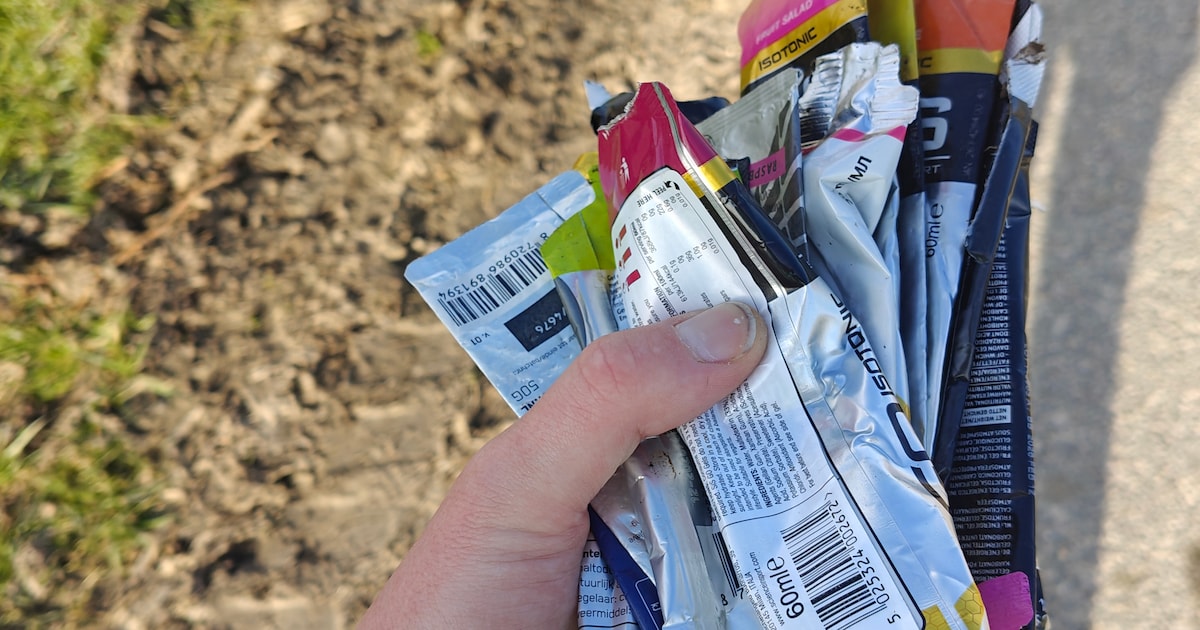 Ooijpolder ligt vol met lege energiegelzakjes na Stevensloop ...