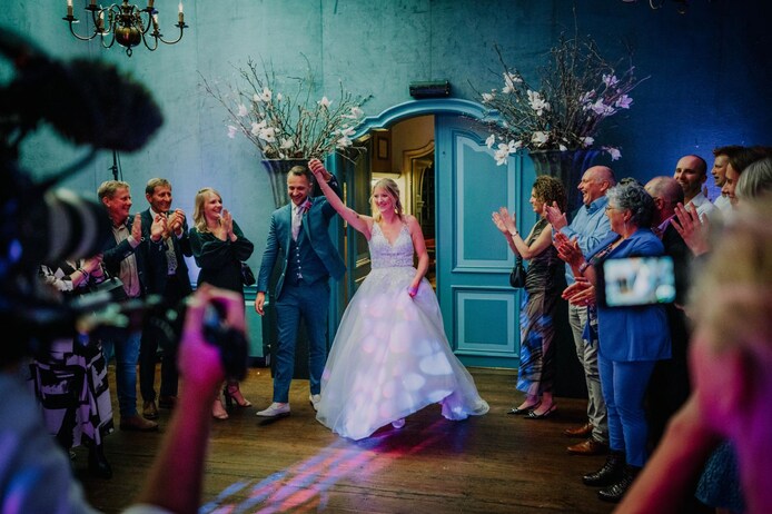 Liefde op het eerste gezicht? Het overkwam Jeppe (31) en iedereen kon ...
