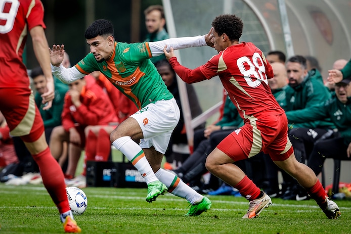 Önal komt ‘legende’ Meijer nu tegen bij NEC: ‘Mijn ouders waren blij ...