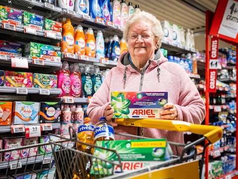 ‘We halen morgen de kinderen uit huis’, maar als agente Erna hoort om ...
