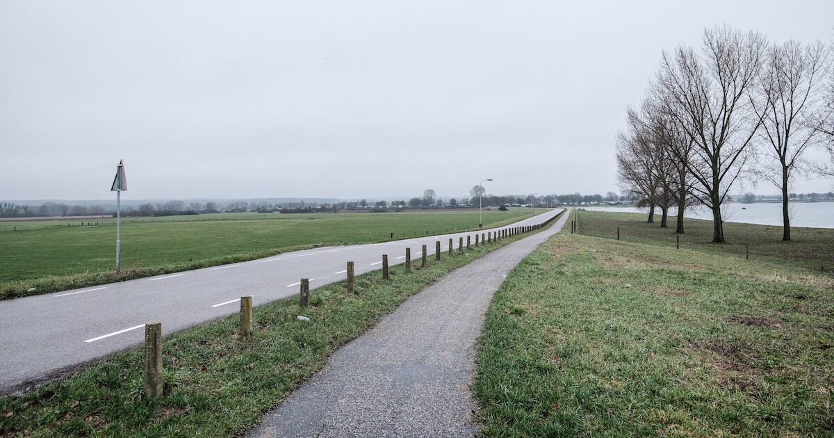 Stabiliteit van Marsweg onder druk door hoogwater; gemeente sluit weg ...