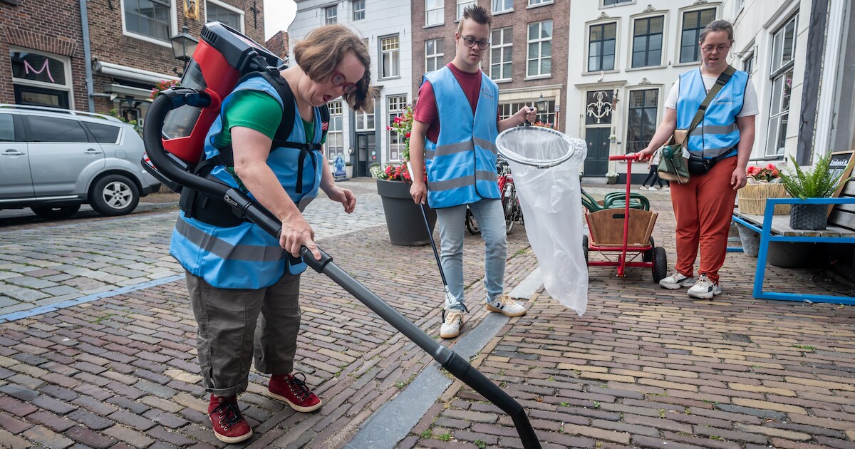 Blinden, azc-bewoners en mensen met beperking houden het centrum netjes ...